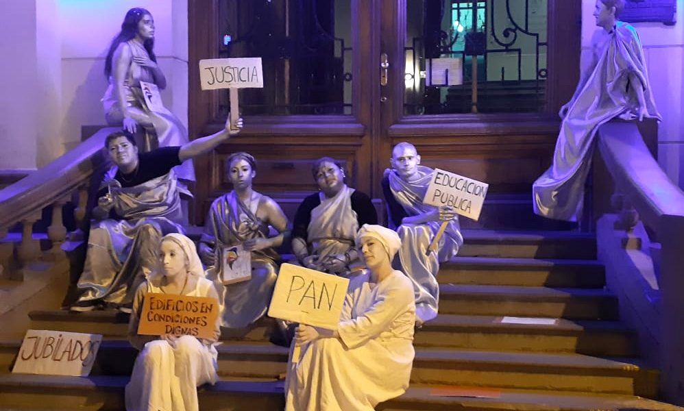 El arte como forma de protesta pacífica. Radio 3 Cadena Patagonia