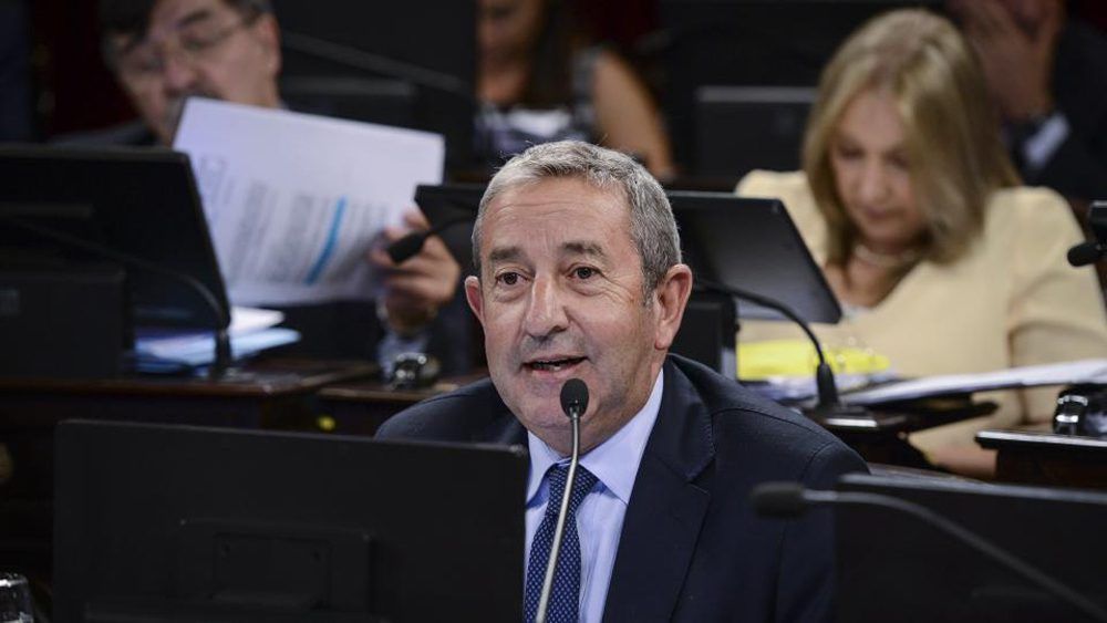 Cobos habla del “control de cambio” si fracasa el plan del Gobierno