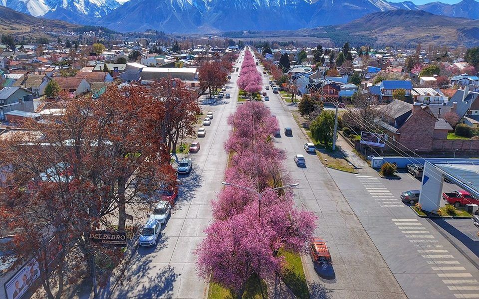 En las avenidas de Esquel se respiran aires primaverales - Radio 3 ...