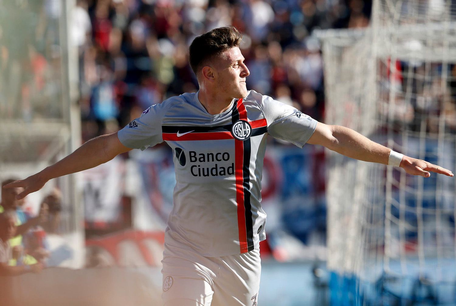 Barcelona de España se suma a los clubes que pretenden a Gaich