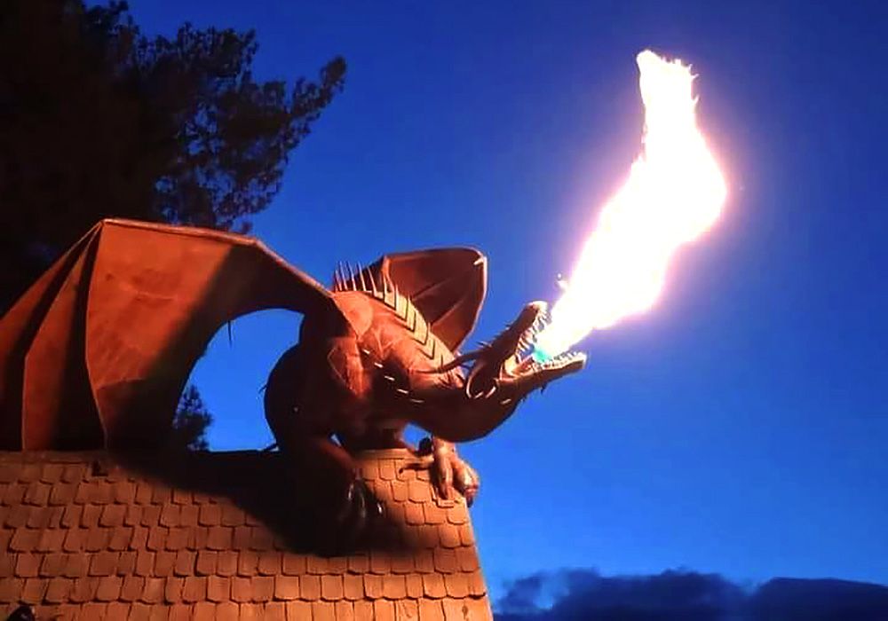 Se “encendió” el dragón de la plaza Fontana de Trevelin