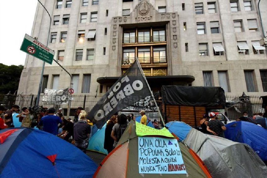 Organizaciones Piqueteras Levantaron El Acampe Sobre La Avenida 9 De