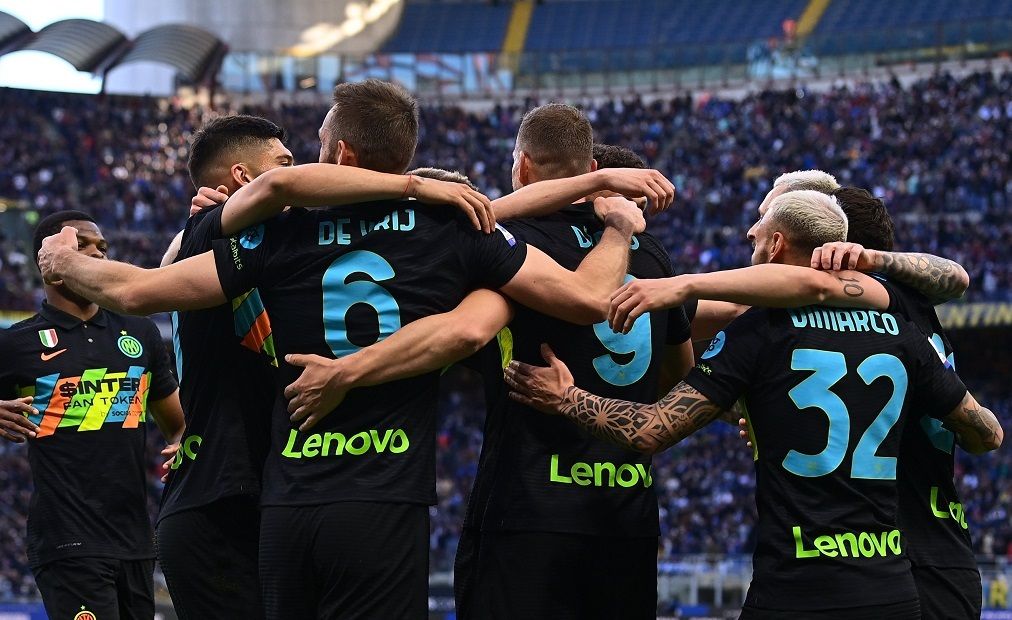 Inter ganó 2-0 y quedó a un punto del líder en la Serie A - Radio 3 ...