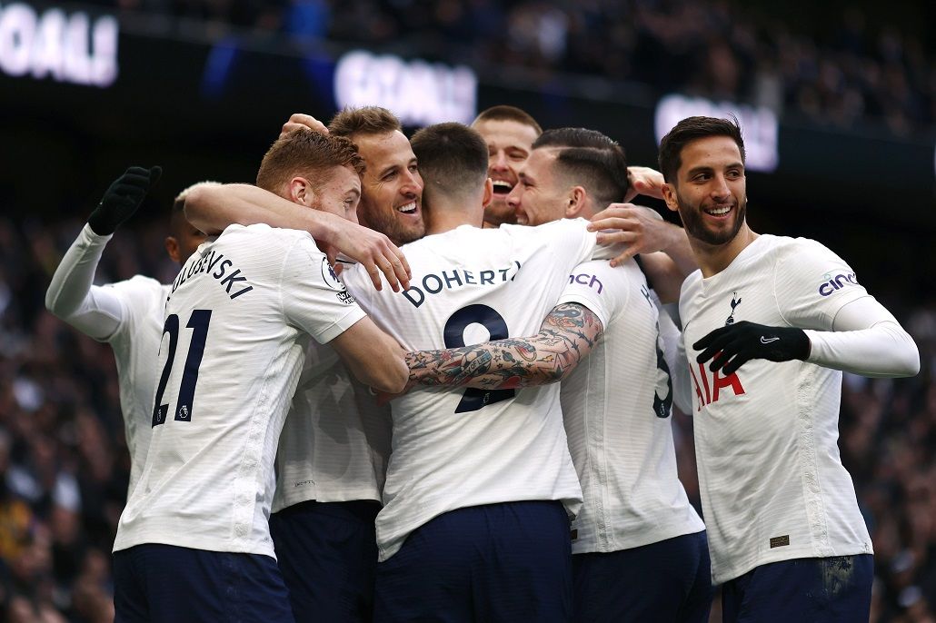 Tottenham Con El Defensor Argentino Cristian Romero Goleó Al
