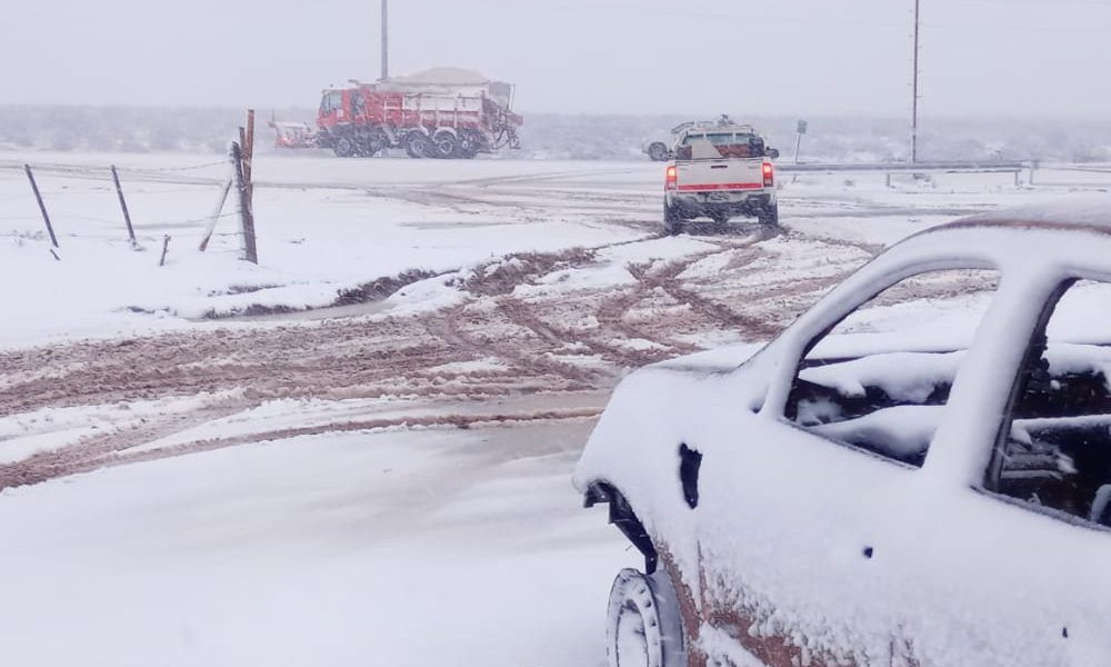 Por las intensas nevadas, cortaron la Ruta 3 entre Trelew y Comodoro ...