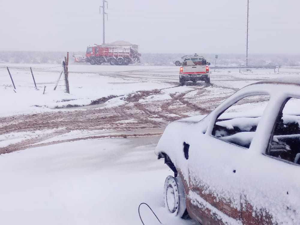 Por las intensas nevadas, cortaron la Ruta 3 entre Trelew y Comodoro ...