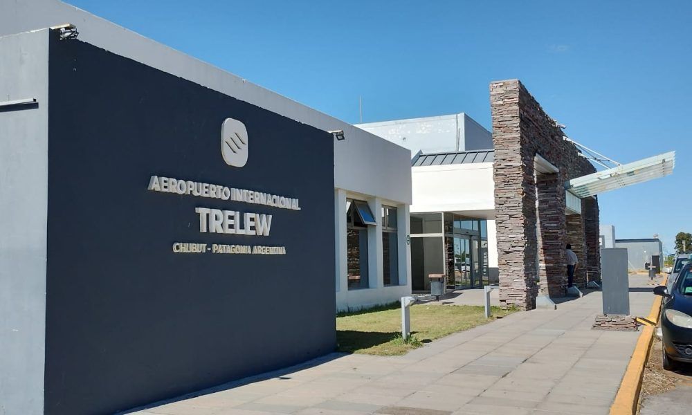El Aeropuerto de Trelew podría volver a recibir vuelos de LADE - Radio ...