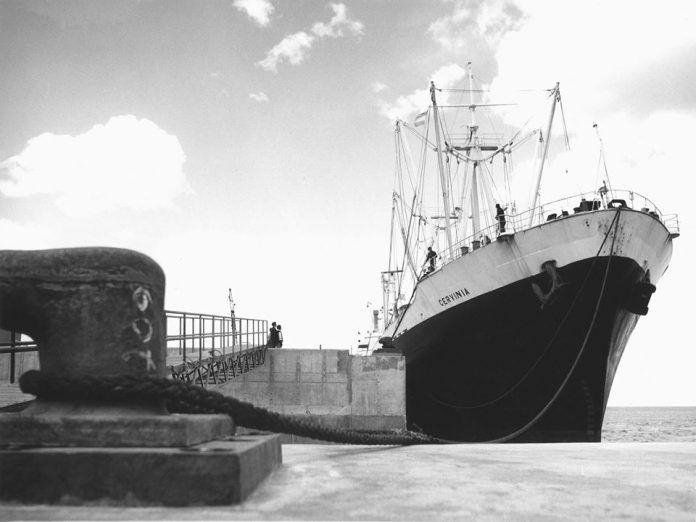 El Muelle Storni de Madryn cumplió 47 años de vida - Radio 3 Cadena ...