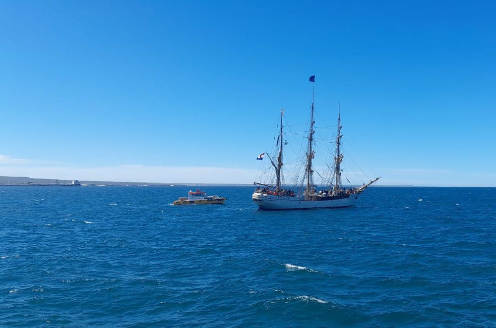 Un lujoso velero arribó a Puerto Madryn