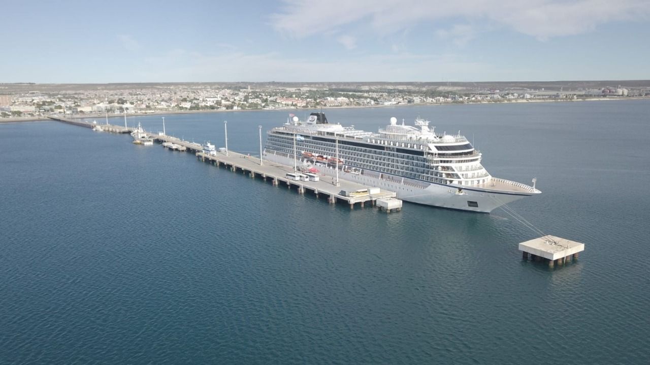 El crucero Viking Júpiter amarró en Madryn - Radio 3 Cadena Patagonia