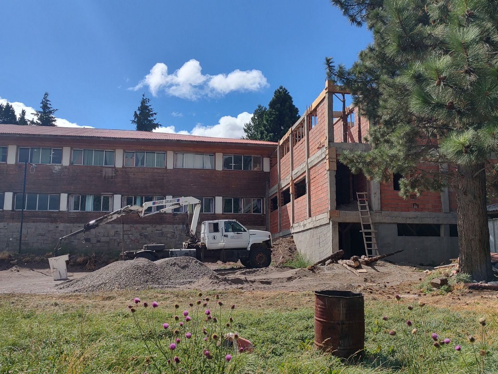 Con una inversión de más de 20 millones, amplían la Escuela Nº 767 de Esquel - Radio 3 Cadena ...