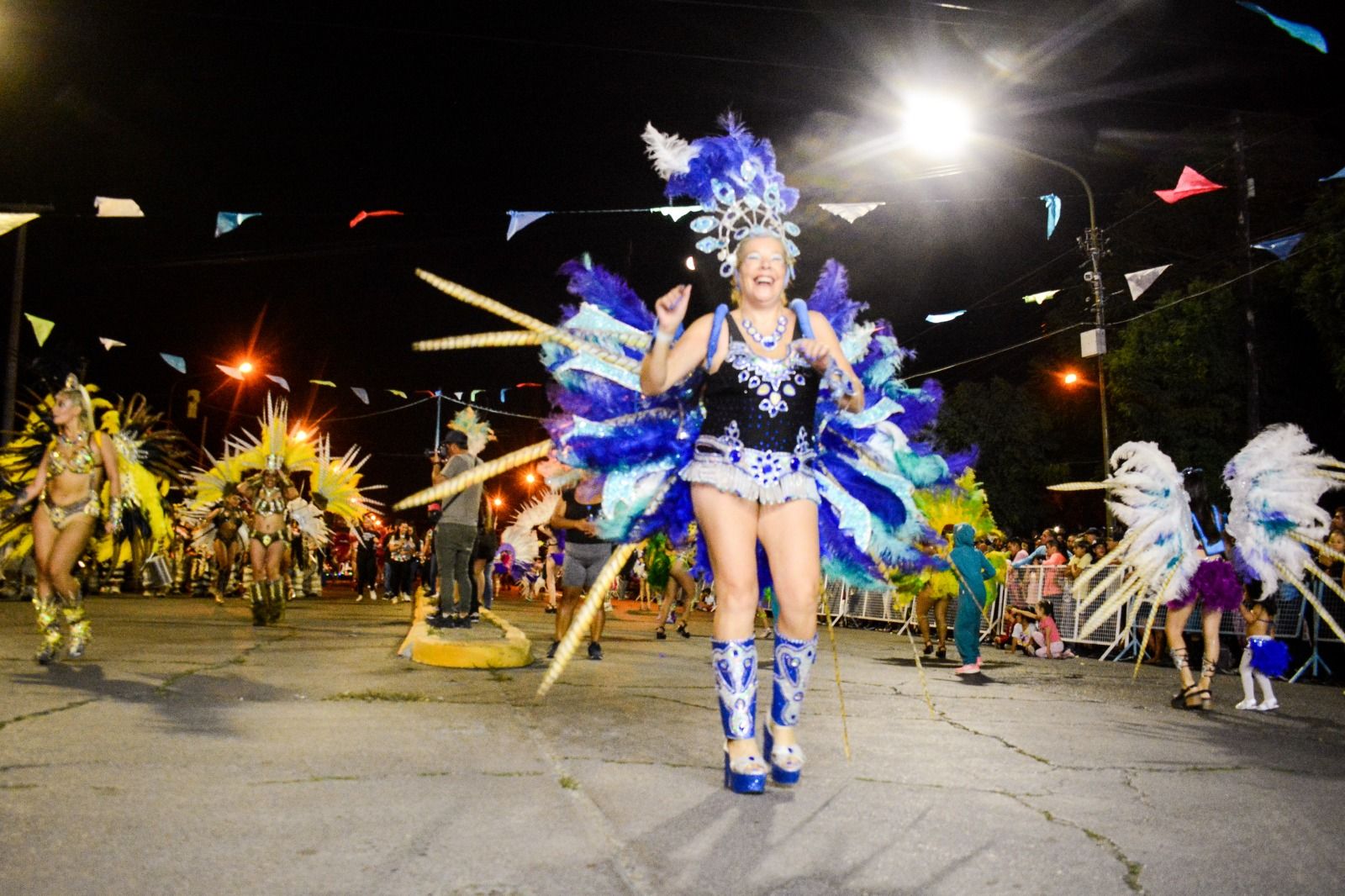 ¡MIRÁ LAS FOTOS! El Carnaval cerró el verano en Playa Unión - Radio 3 ...