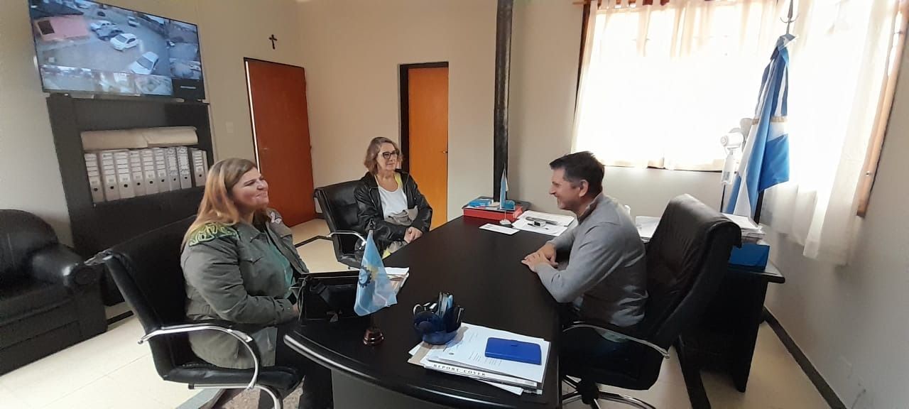 El intendente de Gualjaina se reunió con la futura presidenta del STJ ...