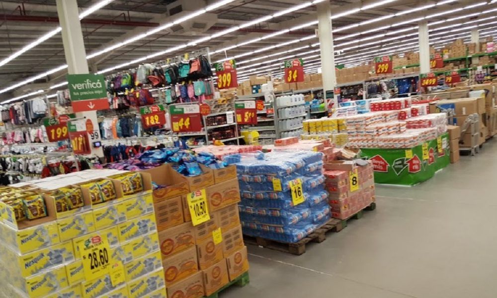 Trelew: Prendió un fosforo en una góndola de supermercado, quemó dos ...