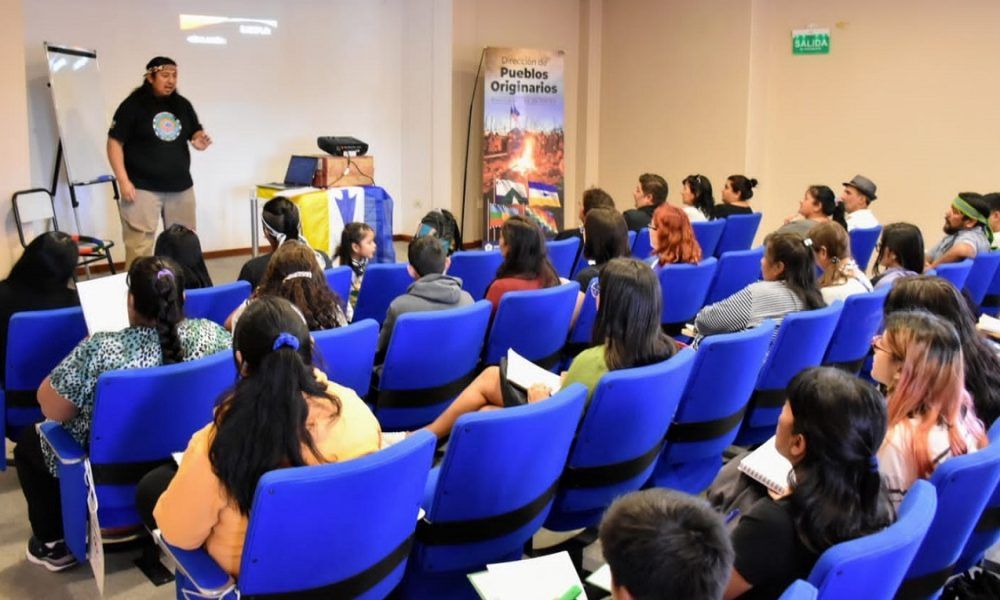 Comenzó el taller gratuito de Lengua Mapuche en Trelew - Radio 3 Cadena ...