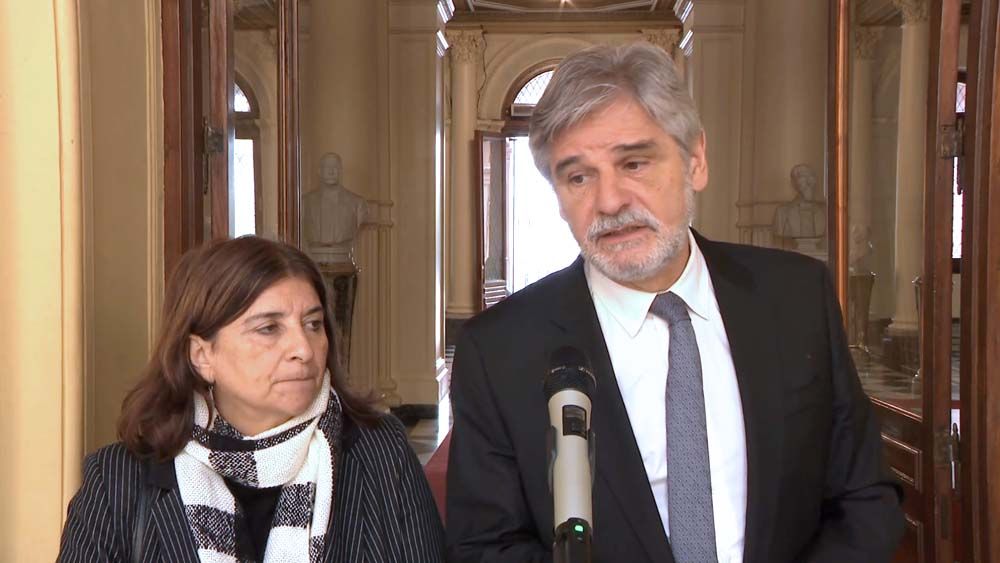 Aumento de 10% a científicos y becarios de CONICET