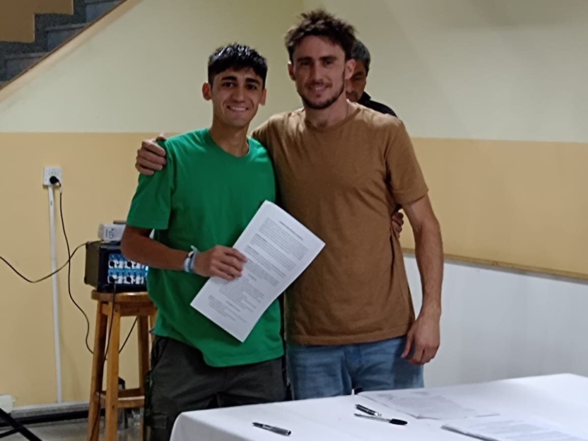 Esquel Entregó Becas A 22 Deportistas