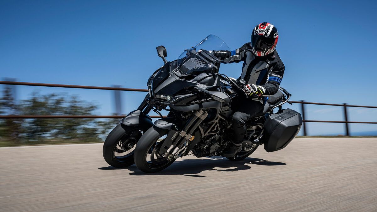 MIRÁ EL VIDEO | Yamaha relanza su rutera con dos ruedas delanteras - Radio 3 Cadena Patagonia