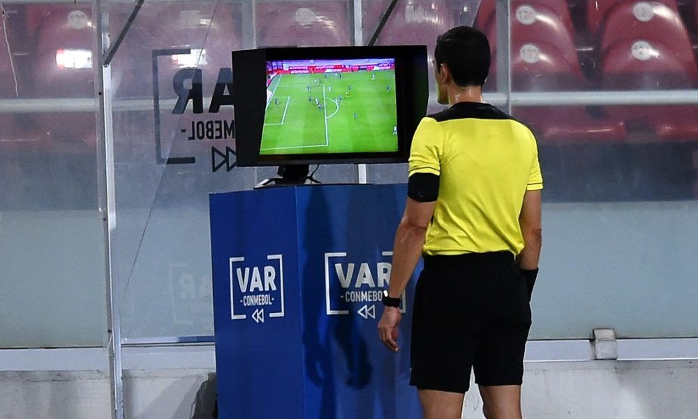 El VAR llegó a la Liga de Perú - Radio 3 Cadena Patagonia