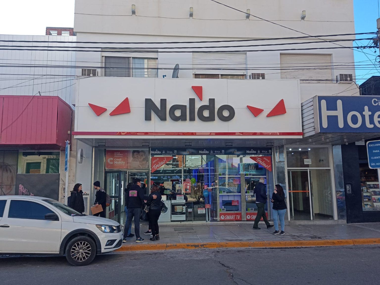 Naldo abrió las puertas de su nueva sucursal en Trelew
