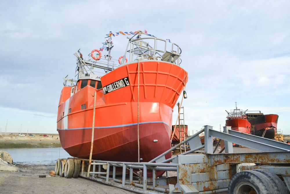 Se botó un nuevo barco pesquero en el puerto de Rawson