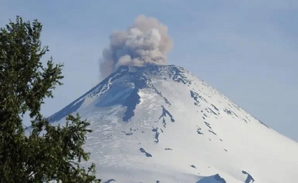 MIRÁ EL VIDEO | Así está el volcán chileno tras alerta naranja por ...
