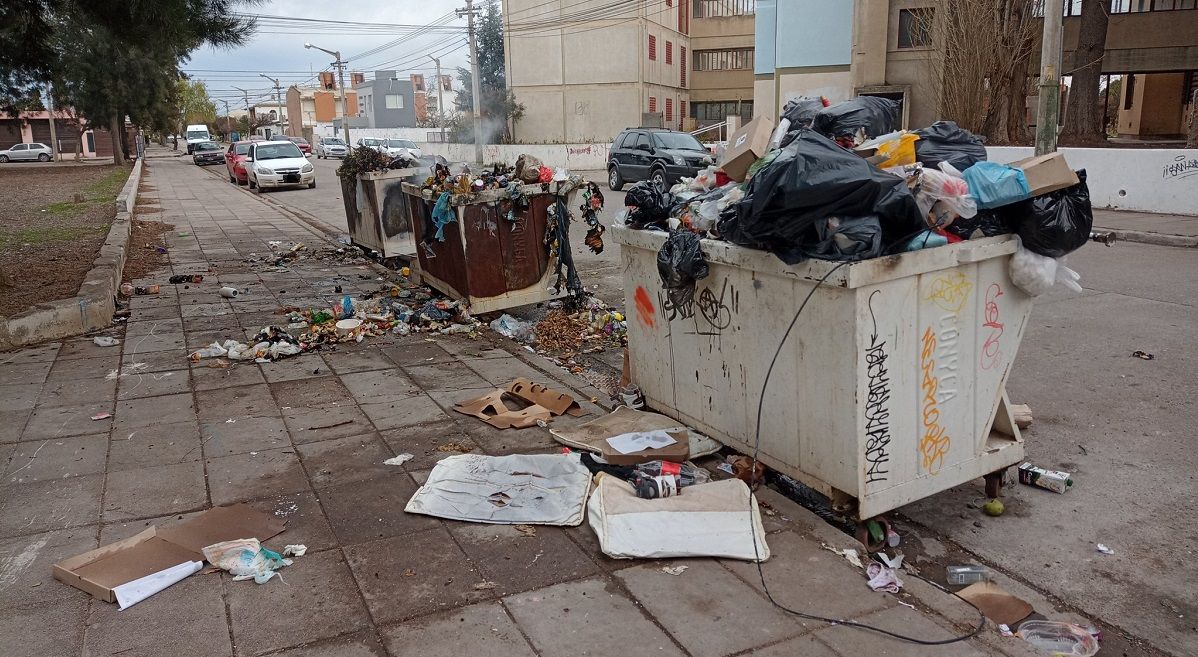 Conflicto de la basura: Ashira deja sin efecto las suspensiones - Radio 3 Cadena Patagonia