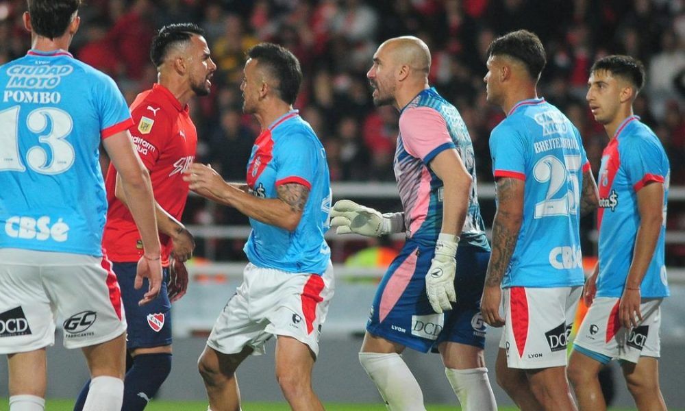 VIDEOS | Duro cruce entre Alejandro Medina y Cristian Báez - Radio 3 ...