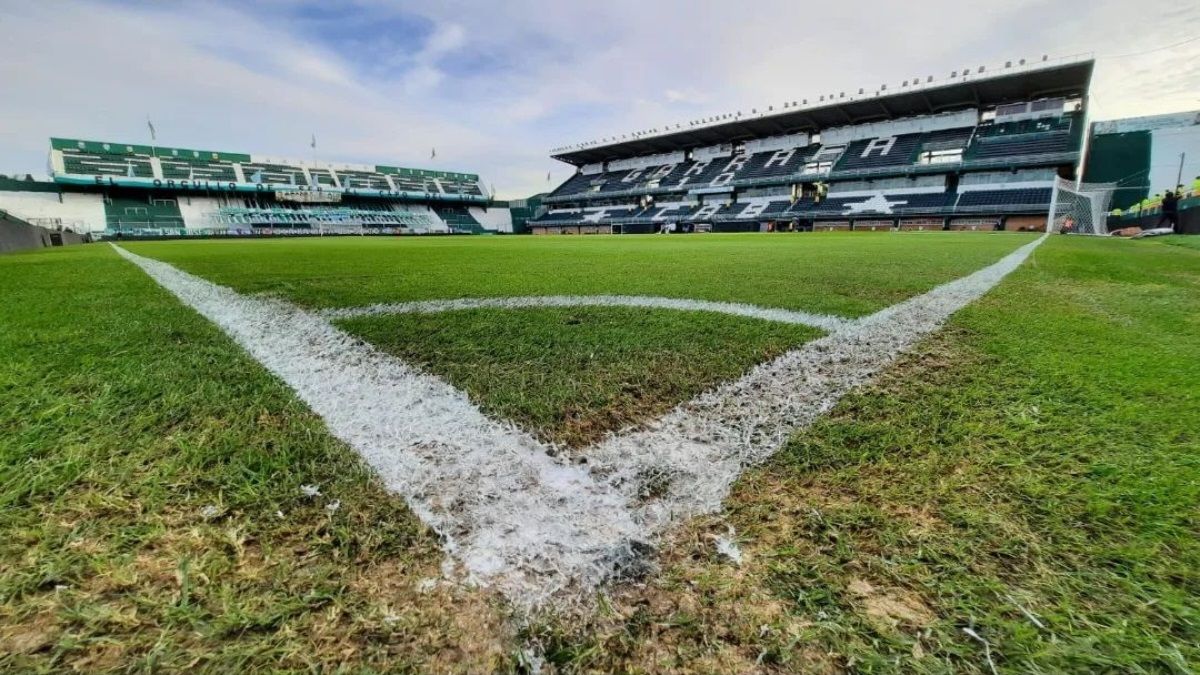 El insólito "error humano" en la cancha de Banfield - Radio 3 Cadena ...
