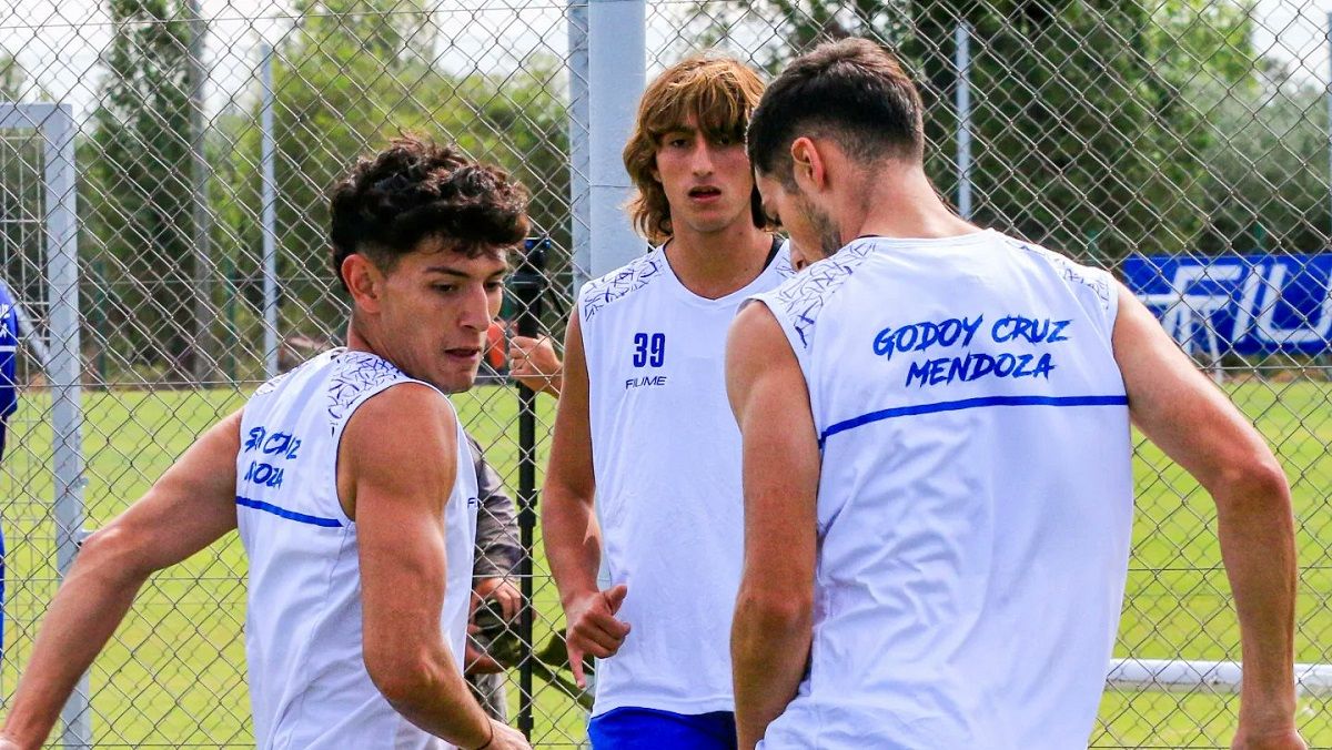 El prometedor defensor que llegó a Godoy Cruz - Radio 3 Cadena Patagonia