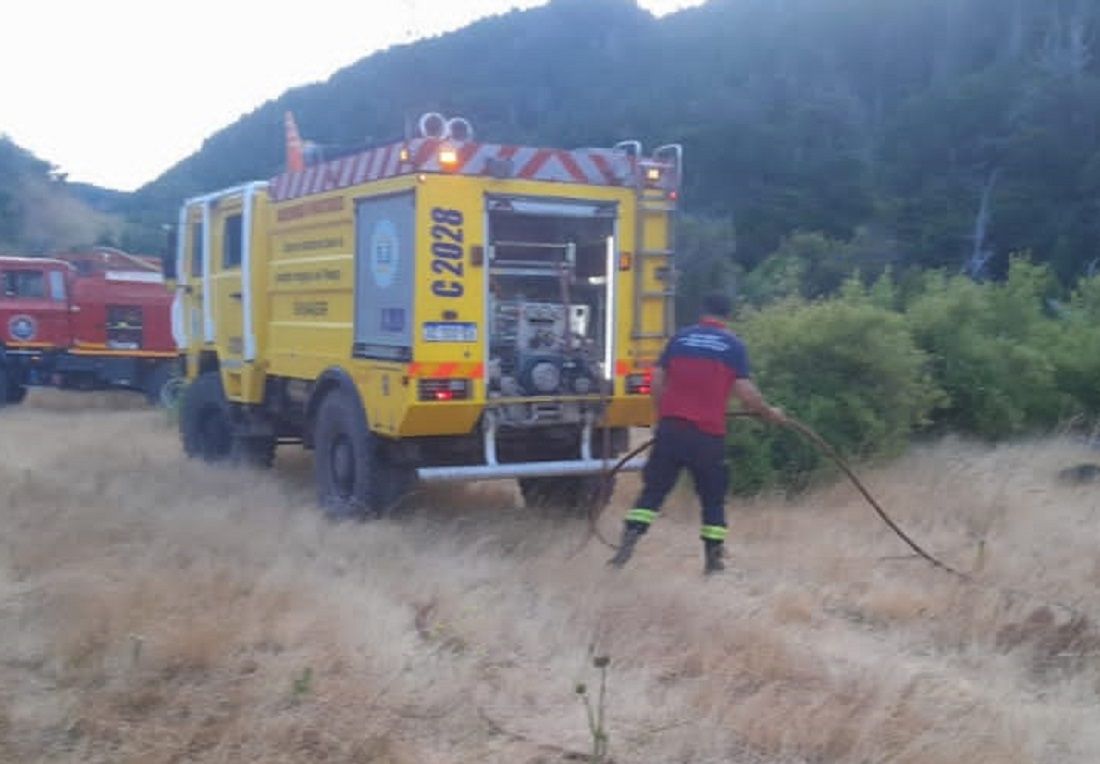 Por un fuego mal apagado comenzó un incendio forestal en Trevelin ...