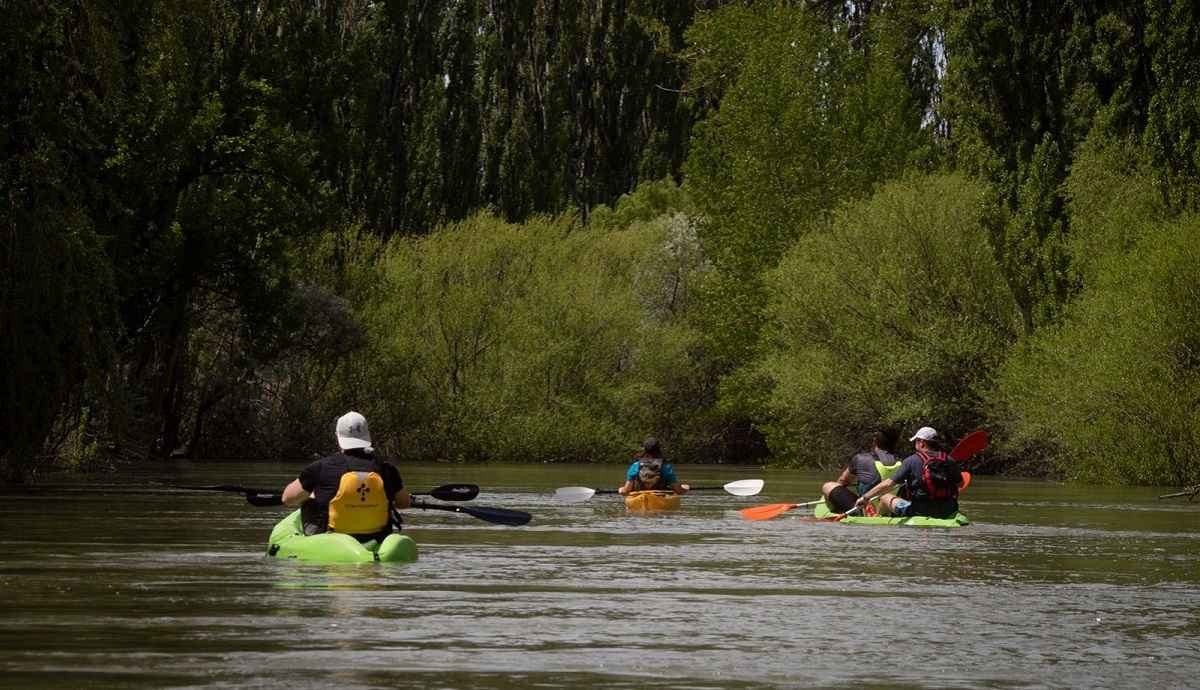Trelew busca promocionar el kayak como atractivo turístico - Radio 3 ...