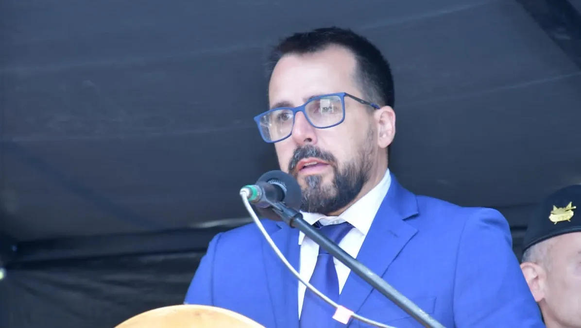 En el aniversario de Esquel, Taccetta apoyó a Torres y garantizó ...