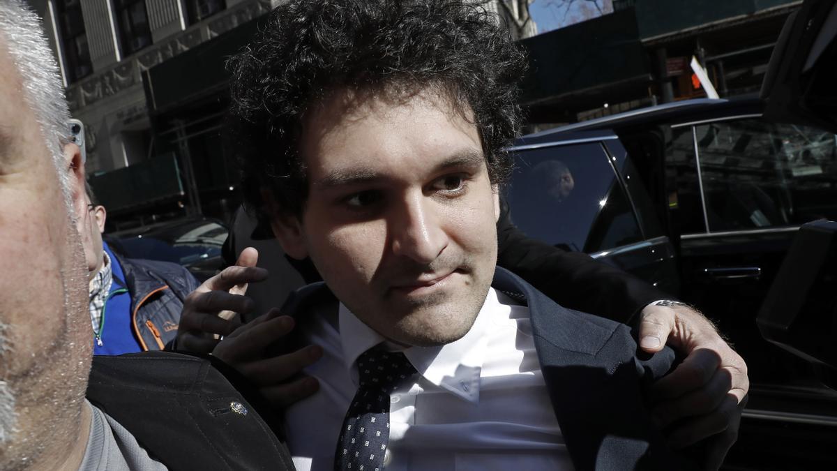 Condenan a 25 años de cárcel al cofundador de FTX por fraude millonario ...