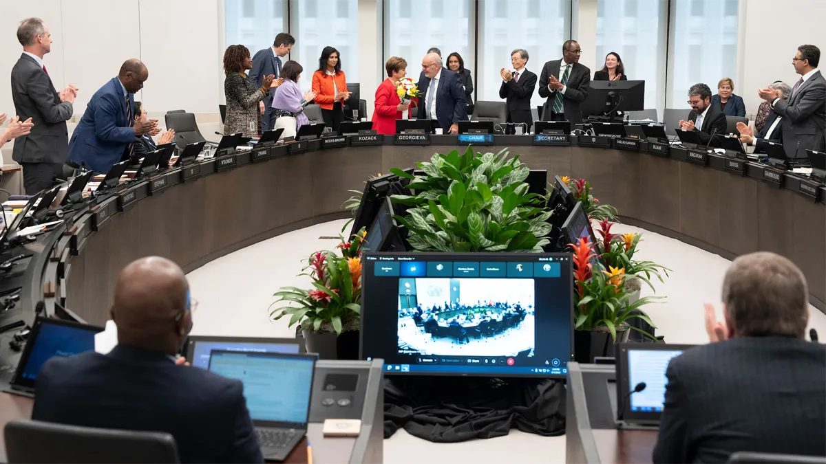 El FMI aprobó el desembolso de USD 800 millones y solicita mejorar el ...