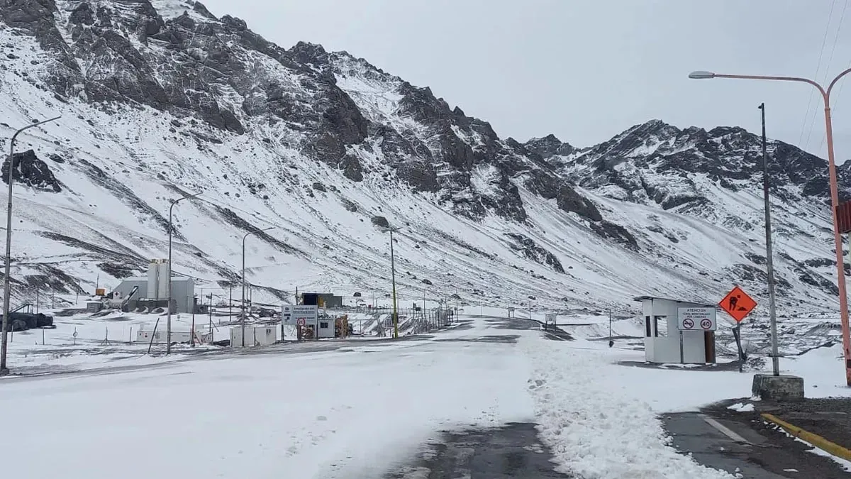 El Paso Cristo Redentor continuará cerrado por las nevadas - Radio 3 ...