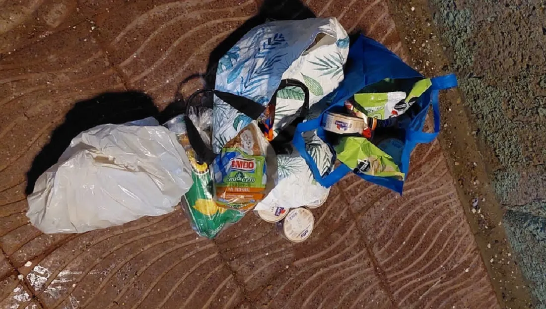 Entraron al depósito de un supermercado para robar comida - Radio 3 ...