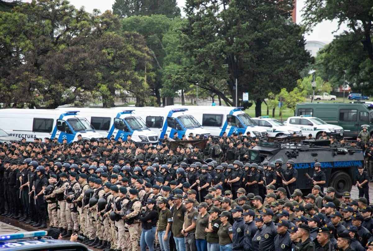 Reducción histórica de delitos gracias al Plan Bandera - Radio 3 Cadena ...