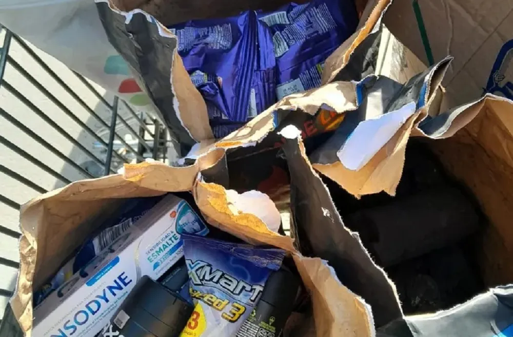 Quisieron robar mercadería escondida en bolsas de carbón - Radio 3 ...