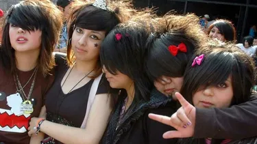 Día Internacional del Emo: la subcultura que marcó los 2000 - Radio 3 Cadena Patagonia