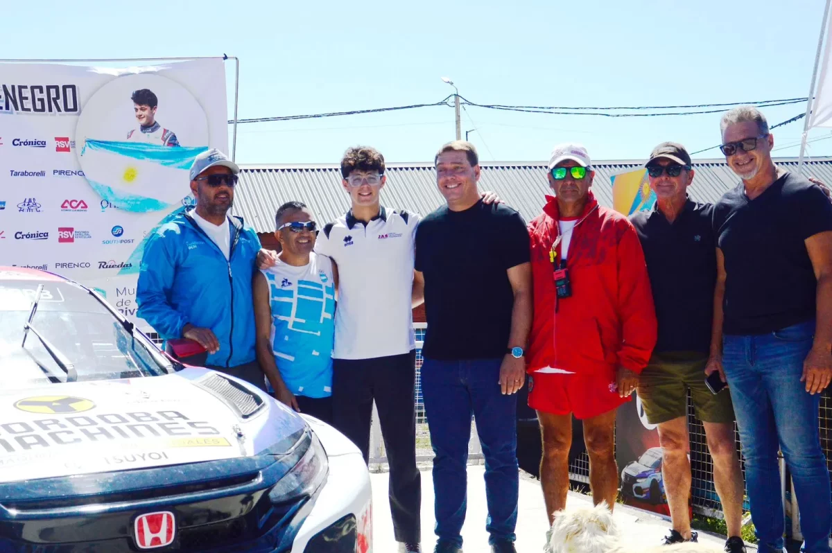 "Nacho" Montenegro presentó su auto en Playa Unión - Radio 3 Cadena ...