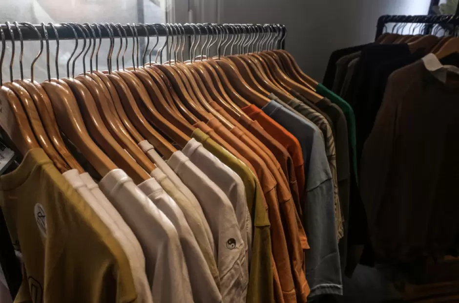 Grandes marcas lanzan descuentos para competir con la ropa importada ...