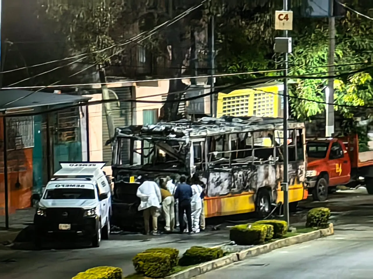 Cuerpos calcinados fueron hallados dentro de un bus en Acapulco - Radio 3 Cadena Patagonia