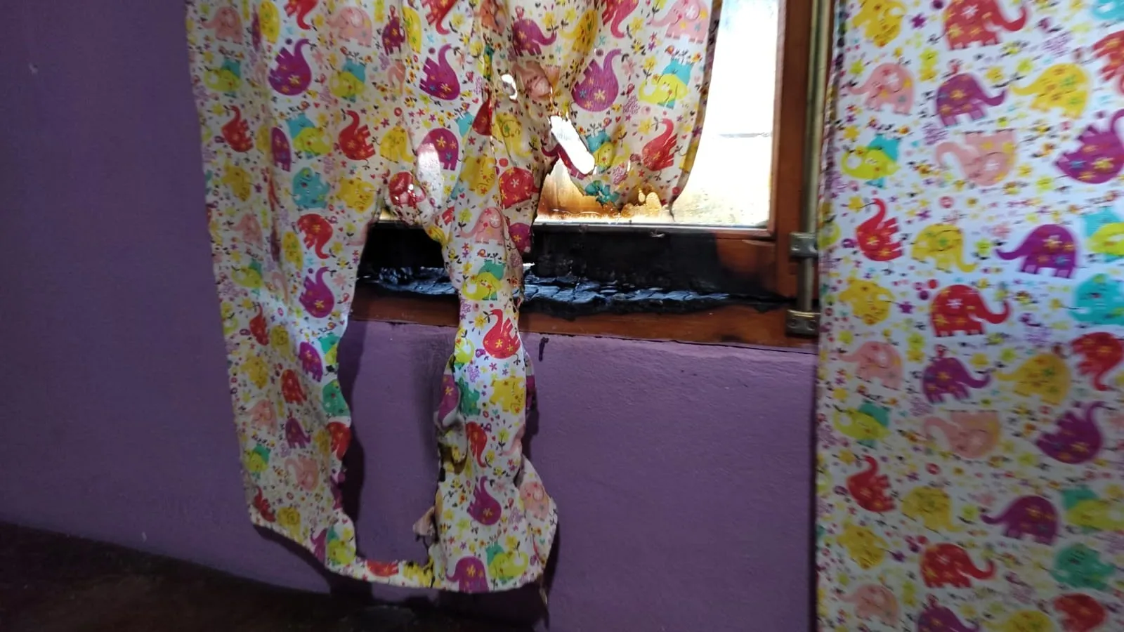 Intentaron incendiar un centro de salud en El Bolsón - Radio 3 Cadena ...