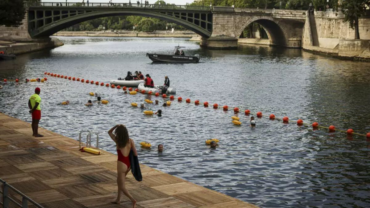París permite bañarse en el Sena por primera vez en 100 años - Radio 3 ...